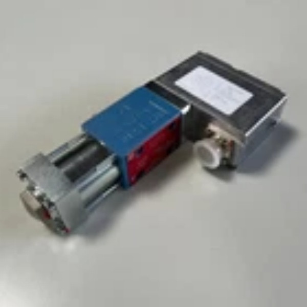 MOOG D633-317B | ISO 4401 Size 03 DDV with 24V PWM Integrated Amplifier ...